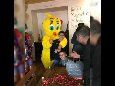 Simit satan 8 yaşındaki çocuğa cafede sürpriz doğum günü partisi #doğumgünü #süpriz #iyilikmeleği