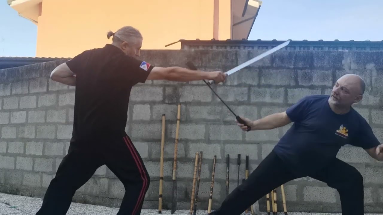 Latosa ®Escrima Asparagus knife - YouTube