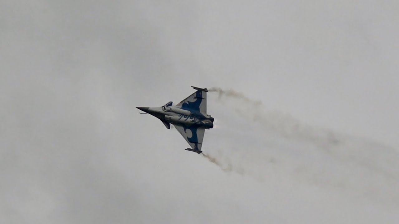 Stunning overwing condensation Dassault Rafale C French Air Force ...