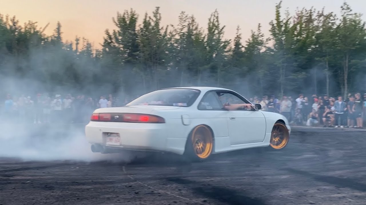Nissan 200sx s14 DONUTS! BIG FLAMES! - YouTube