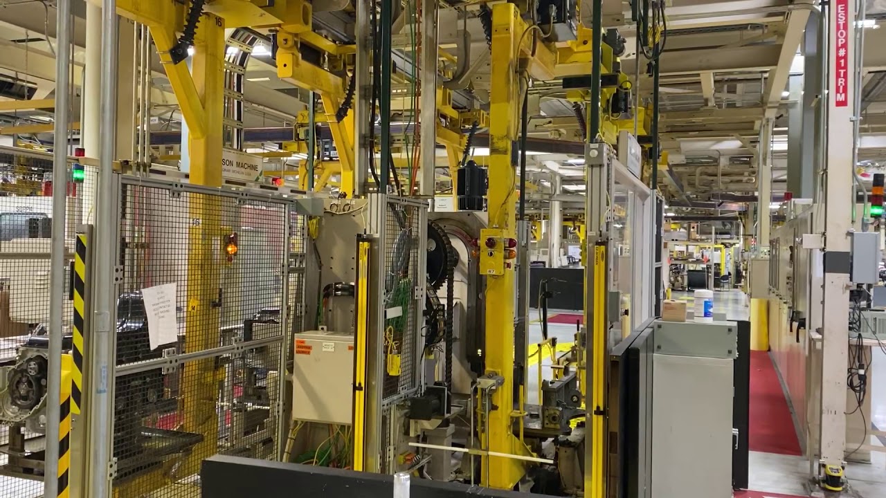 Cummins’ “Big Igor” Robot - YouTube