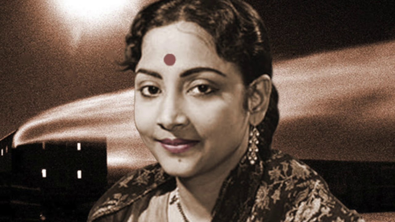 Geeta Dutt singing for herself: Aamra aalor shishu (Bengali song ...