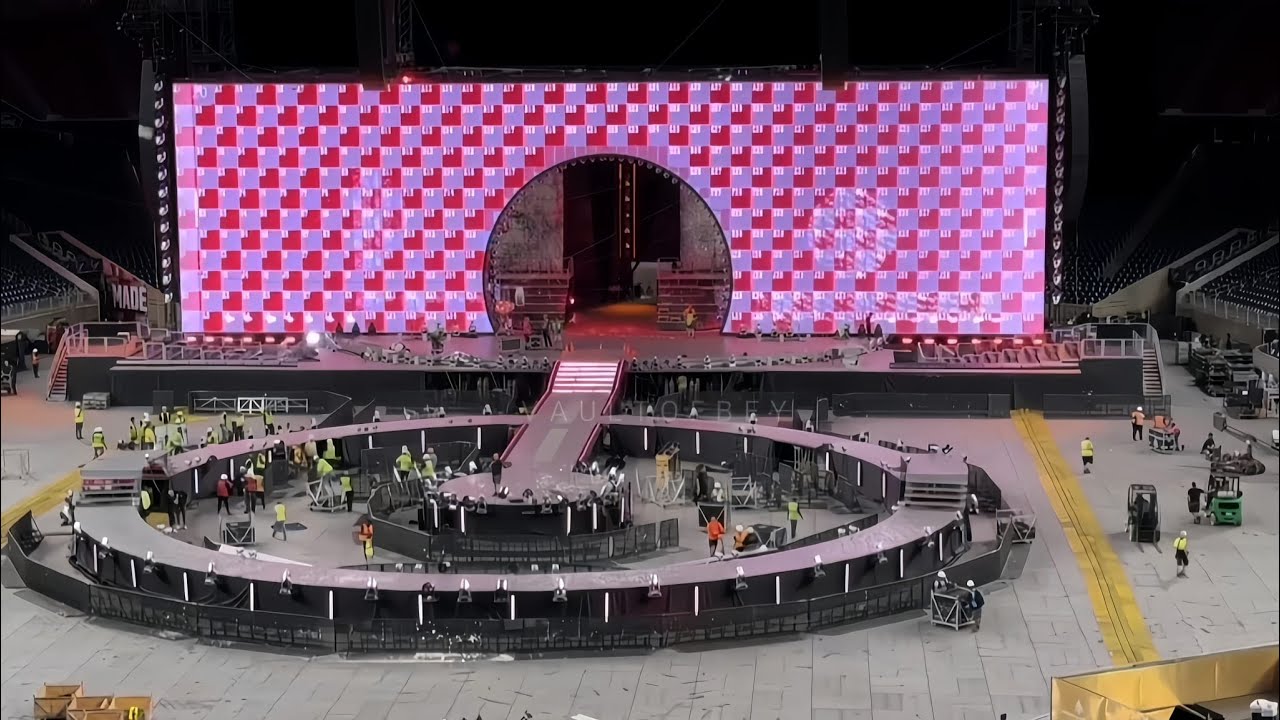 Behind The Scenes Of The Renaissance World Tour | PT V - YouTube