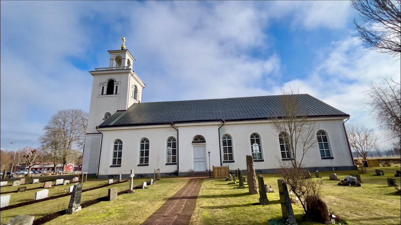 Hult Kyrka. Småland. Albert Engströms gravplats. - YouTube