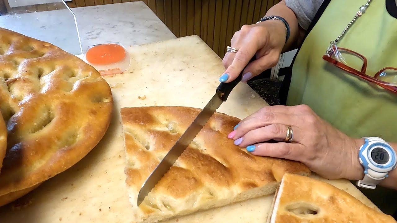 Forno Bolla una focaccia speciale - YouTube