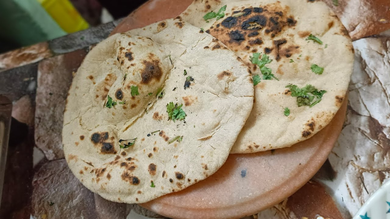 ll Ghar par banaye tandoori dhania roti ll - YouTube