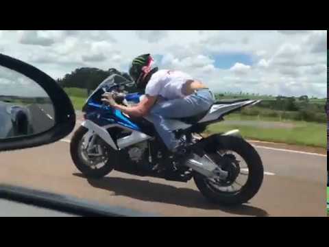 Porsche 911 991 MK2 vs BMW S1000RR +320km/h