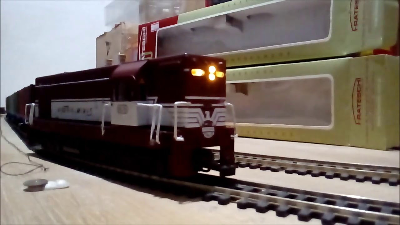 Frateschi EMD G12 DCC ESU Sound - YouTube