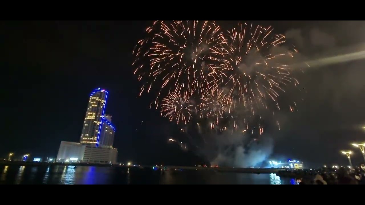 New Year Fireworks at Bahrain Water Garden City 2023 - YouTube