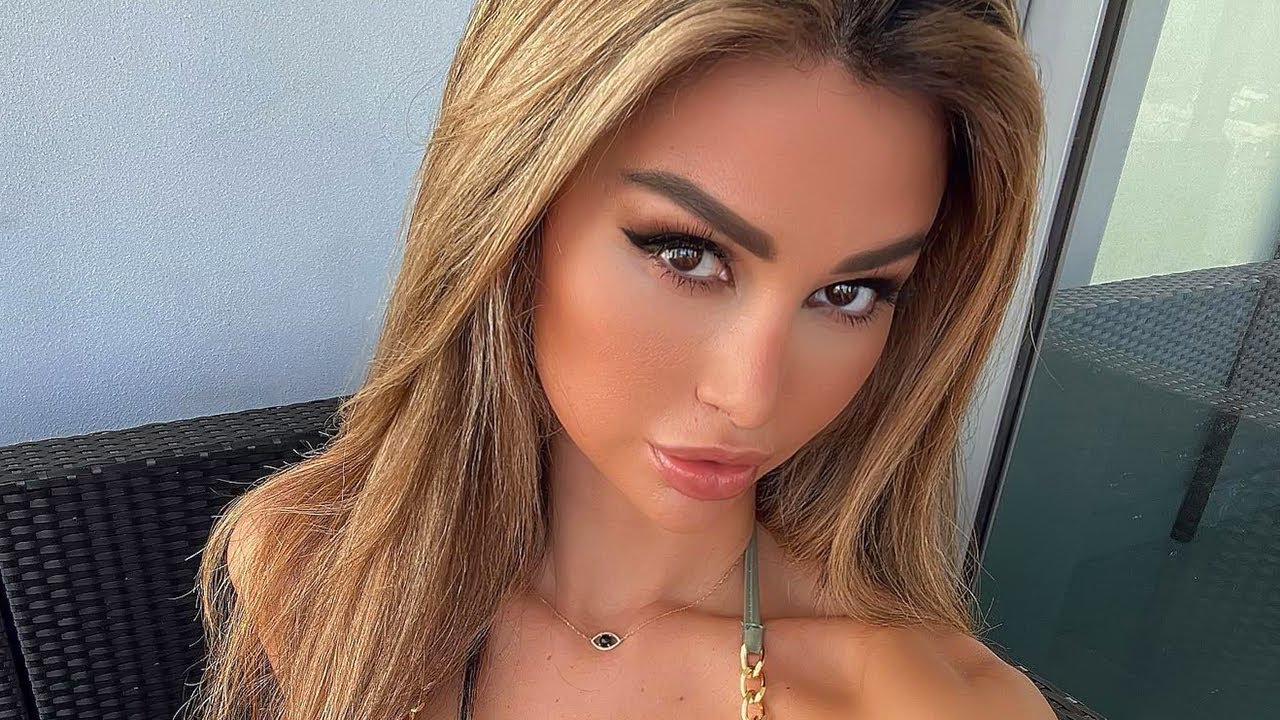 Eriana Blanco - The Enchanting Bikini Model & Fashion Star | Biography ...