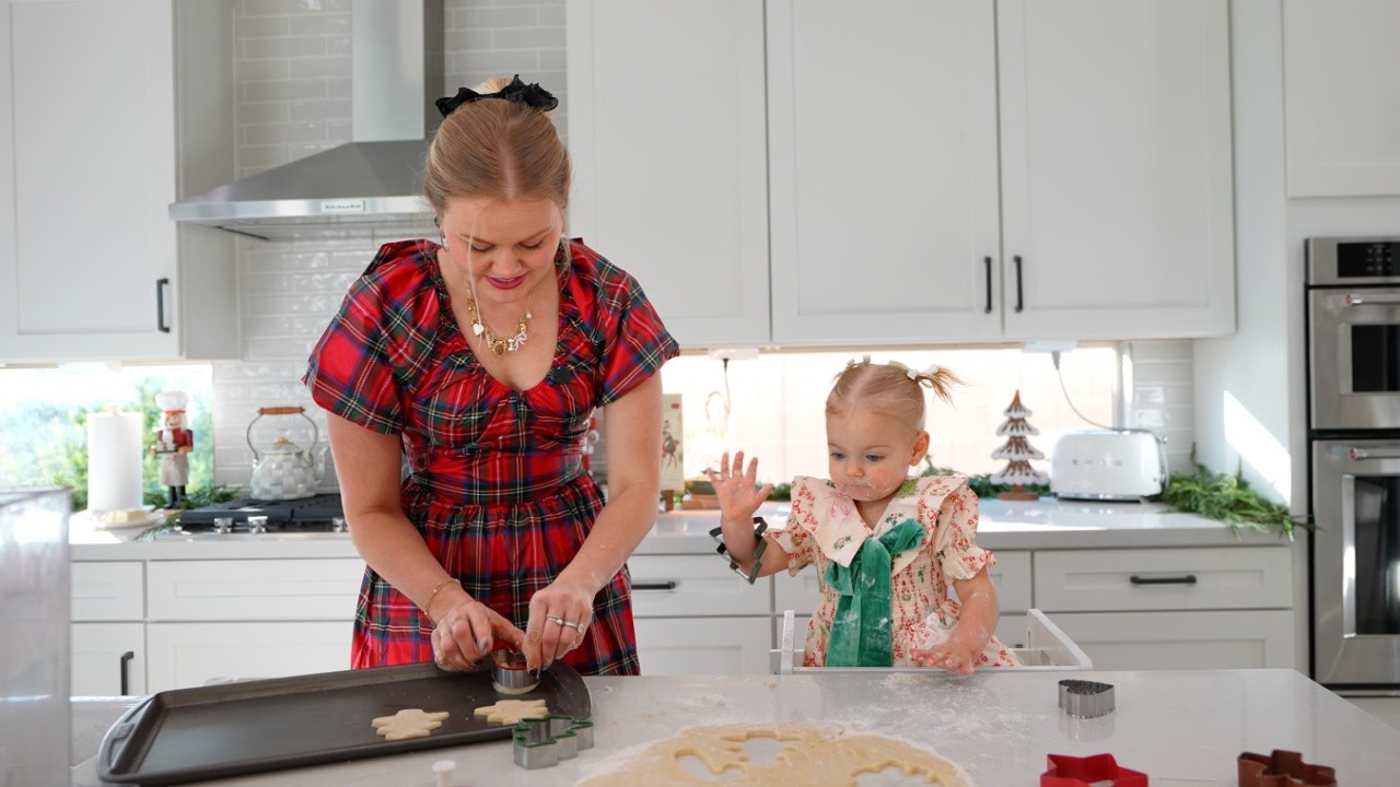 The Bella + Story Baking Show *Christmas Sugar Cookies* - YouTube