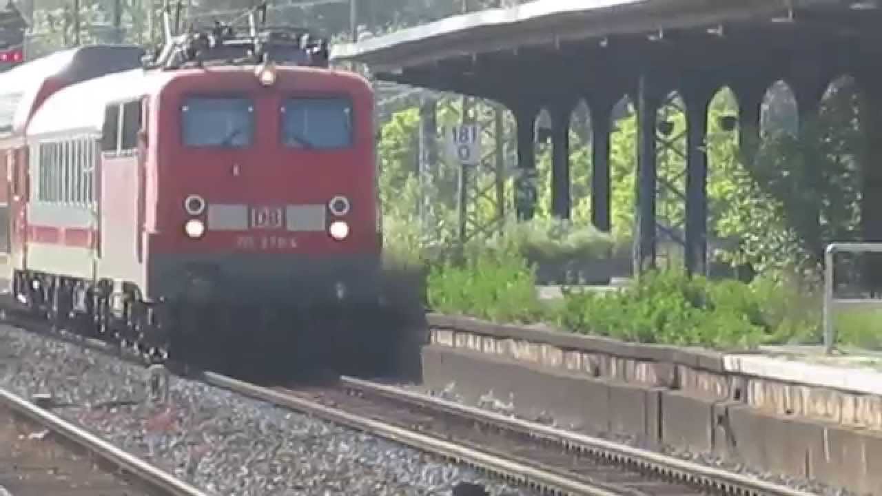 BR 115 mit überholten Waggons. - YouTube