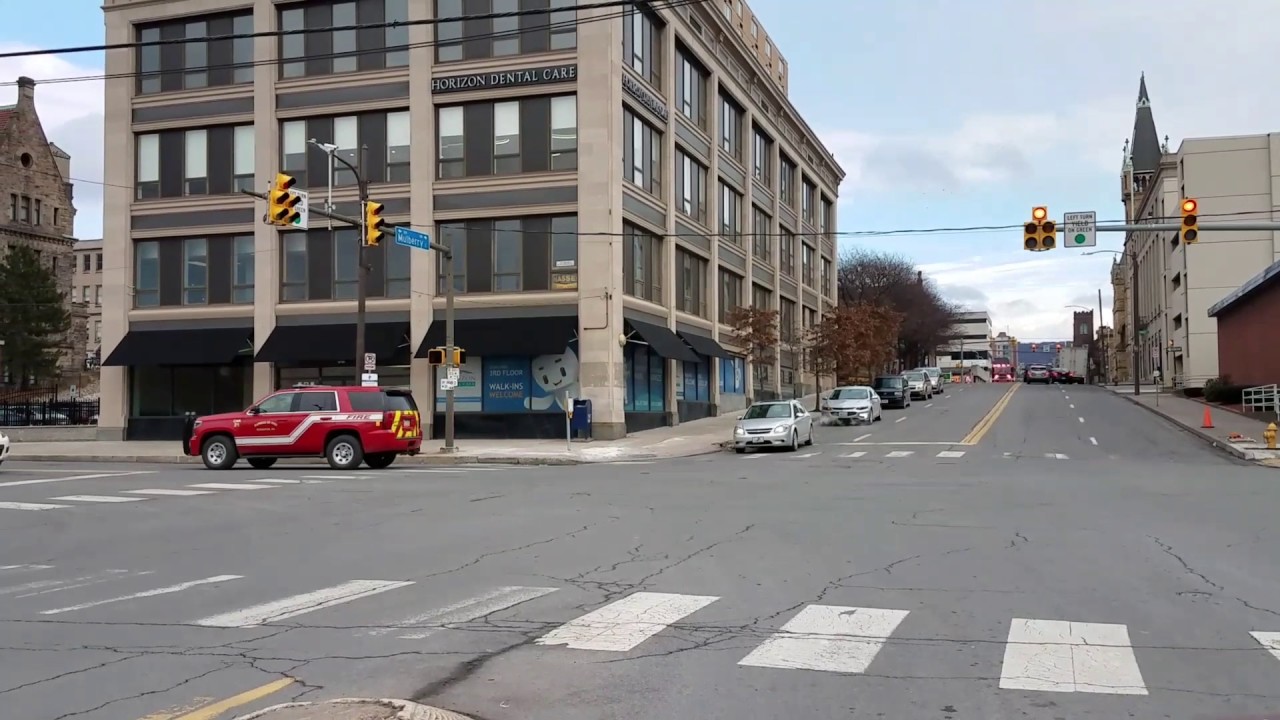 Scranton Fire responding Assistant chief 21 and engine 4 - YouTube