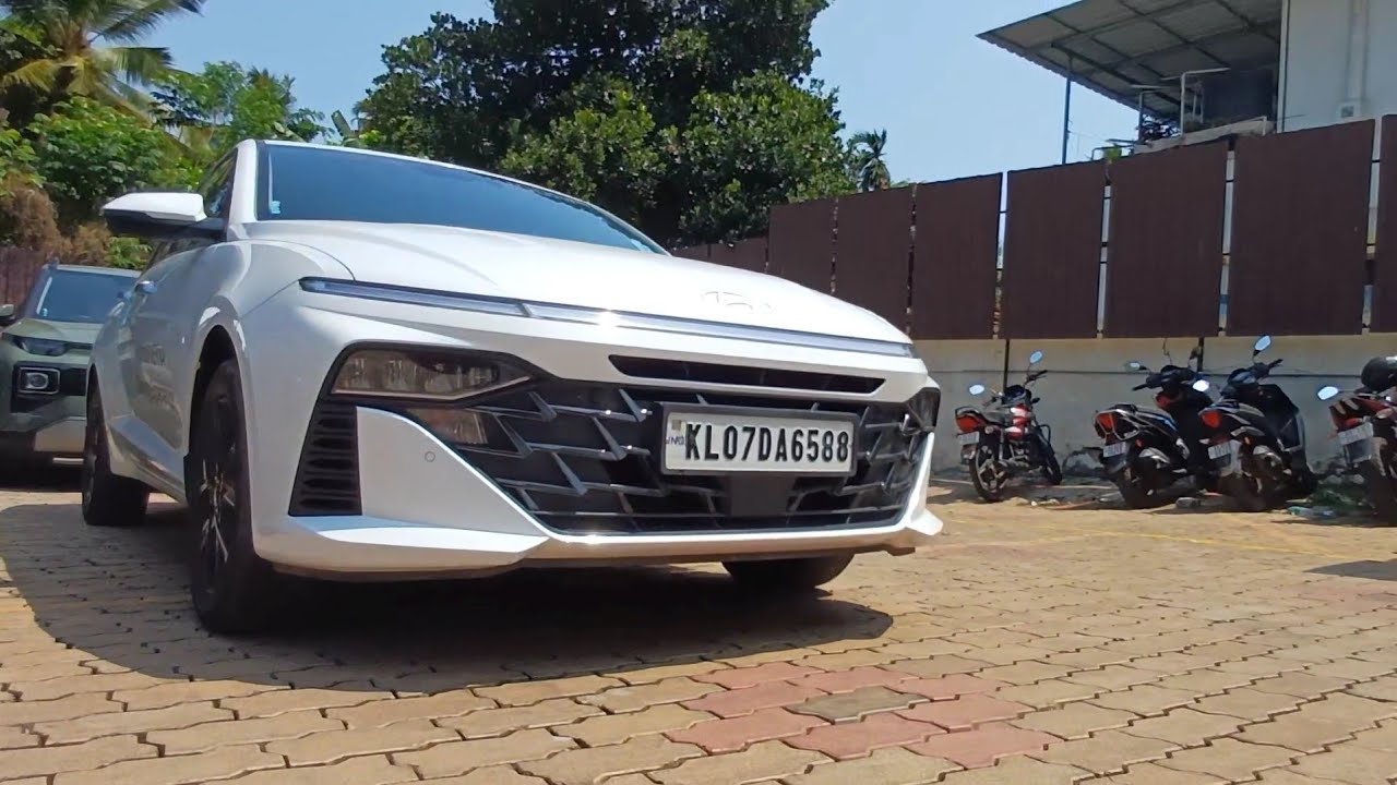 Hyundai Verna SX (o) 1.5 Turbo MT | Pocket Rocket? | Silent Walk-around ...