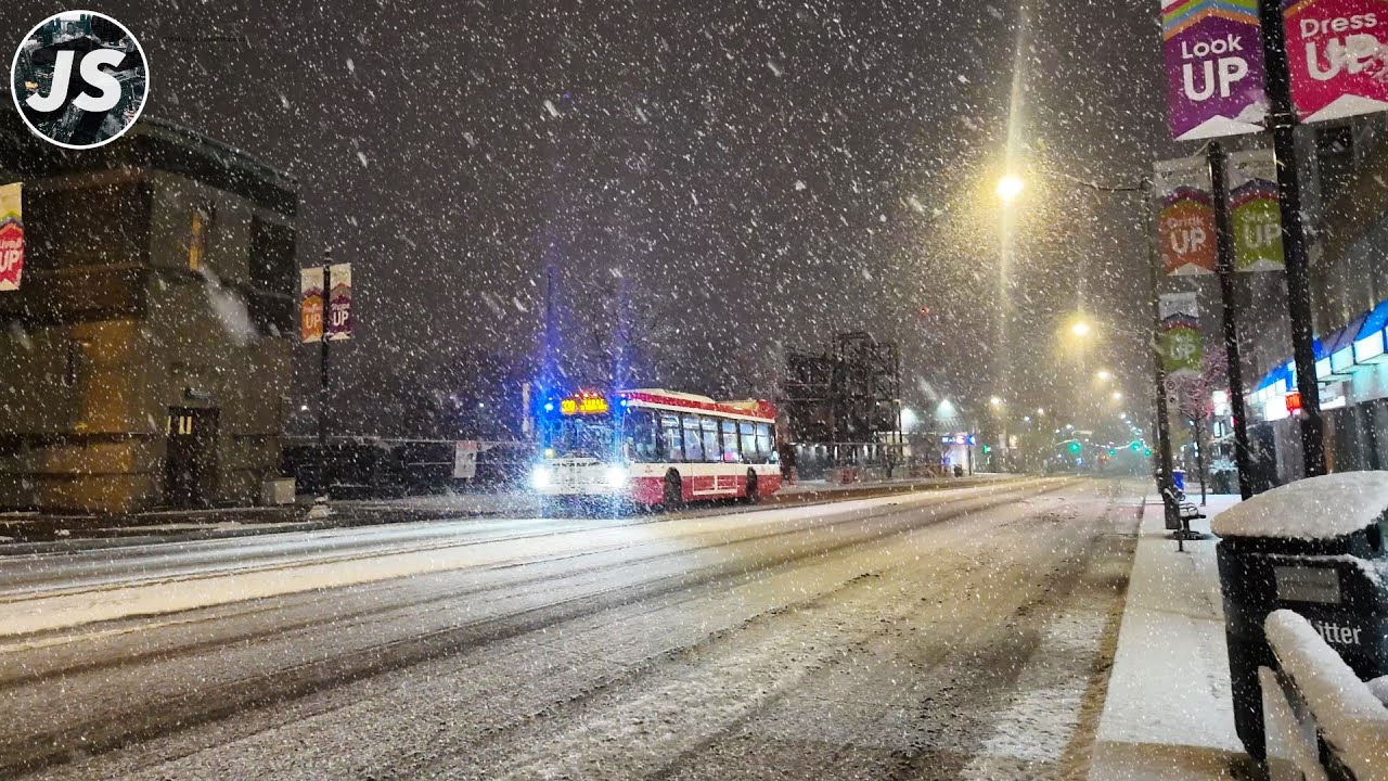 The First Snowfall (at 3am!) | Late Night Midtown Toronto Walk - YouTube