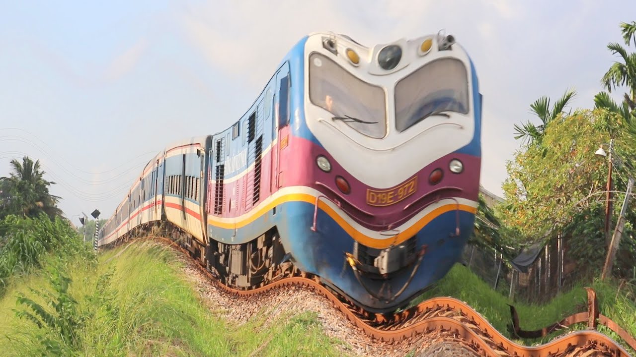 Amazing dancing train . Funny cartoon trains - YouTube