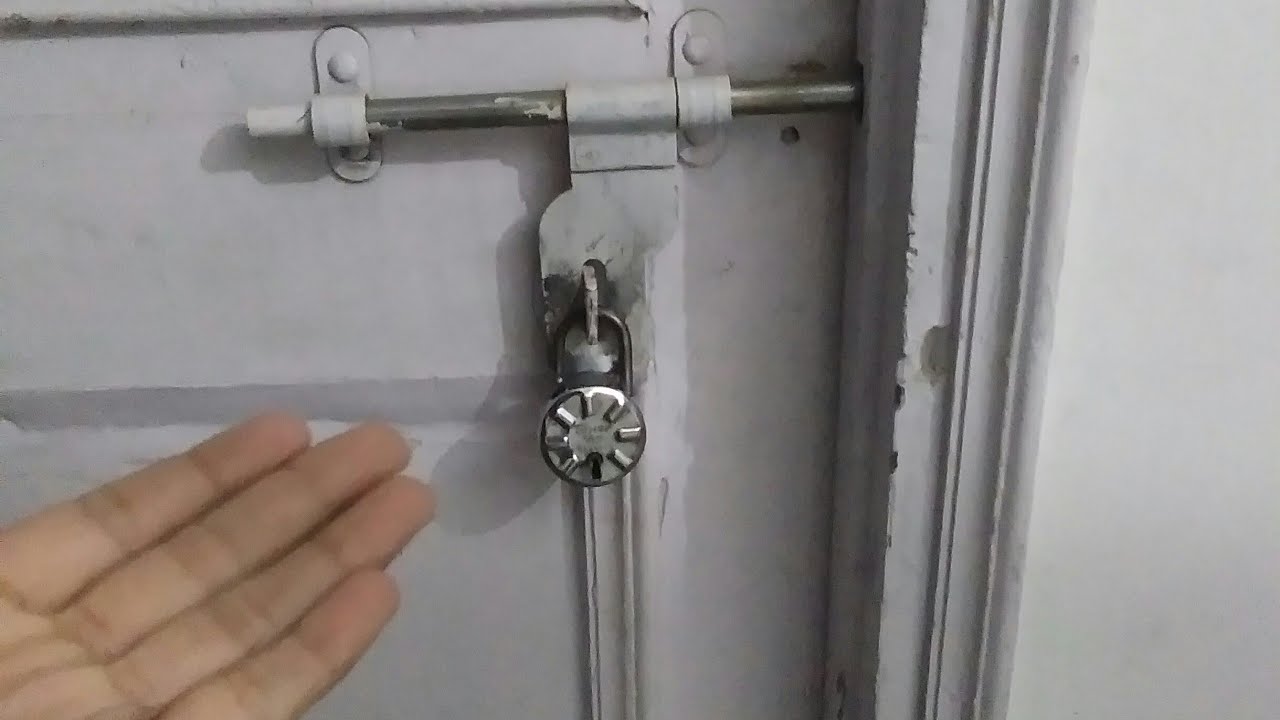 finally ghar phunch gye aur studio lock ho gya 😨 - YouTube