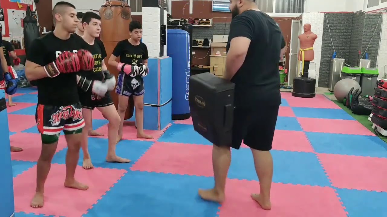 Kickboxing pad workout 👊🏼 M-A-CLUB🥊 - YouTube