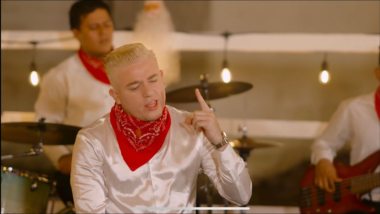 Tristes Navidades- El Huero y su Norteño Banda - YouTube