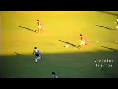 Zico vs Grêmio (1982): Galo dá assistência para o gol do título