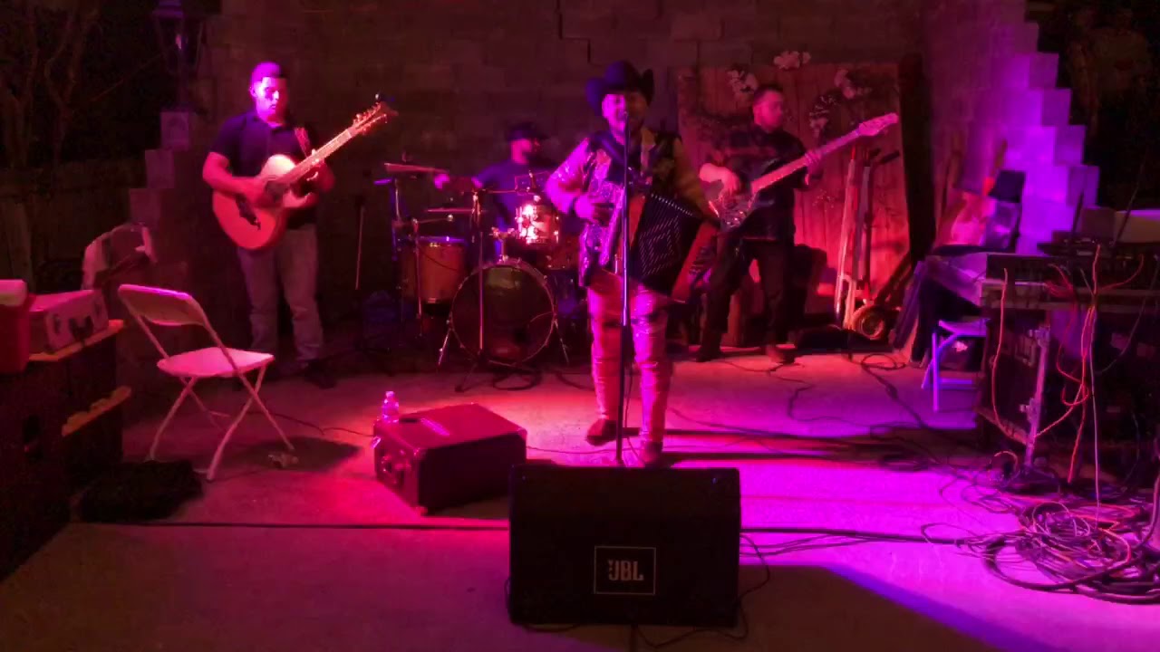 mujer paseada en vivo - con todo el grupo - Jose Torres 2020 - Ramon ...