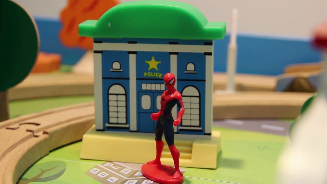 Spiderman superhero save the train - Bimbi & Kids - YouTube