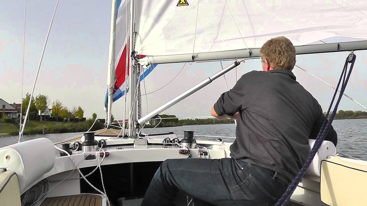 Saffier 23 mit Genacker auf Bartels Endlosroller - YouTube