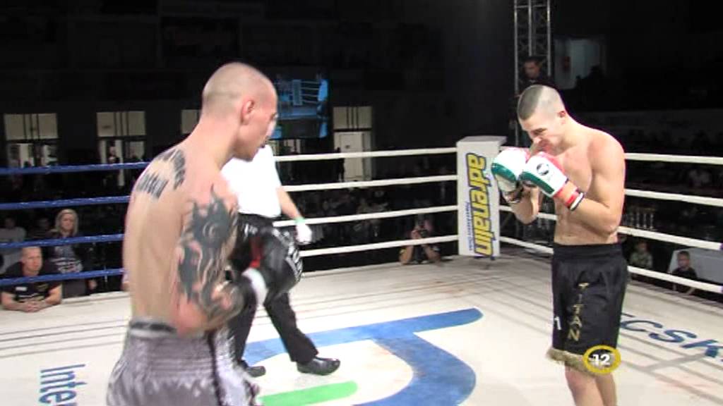 Vidákovics "TITAN" Patrik vs. Móga Márk - YouTube