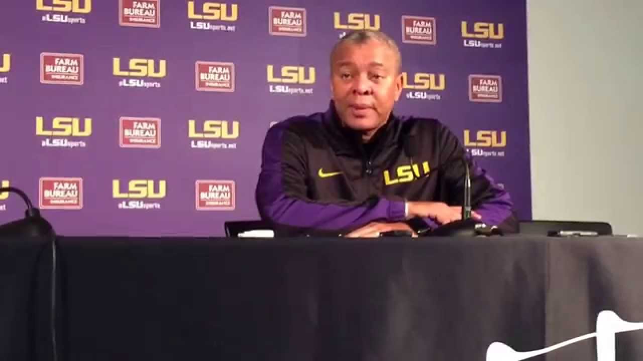 LSU coach Johnny Jones talks about defending Ole Miss guards Stefan ...
