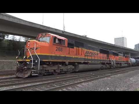 (Northbound) BNSF 268 / Job 360 pulls forward and stops at 21ST Street. (Part 1) - YouTube
