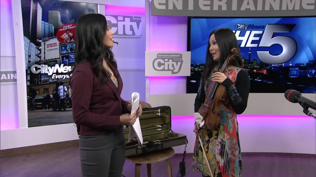 Canadian violinist performs with 300-year-old violin - YouTube