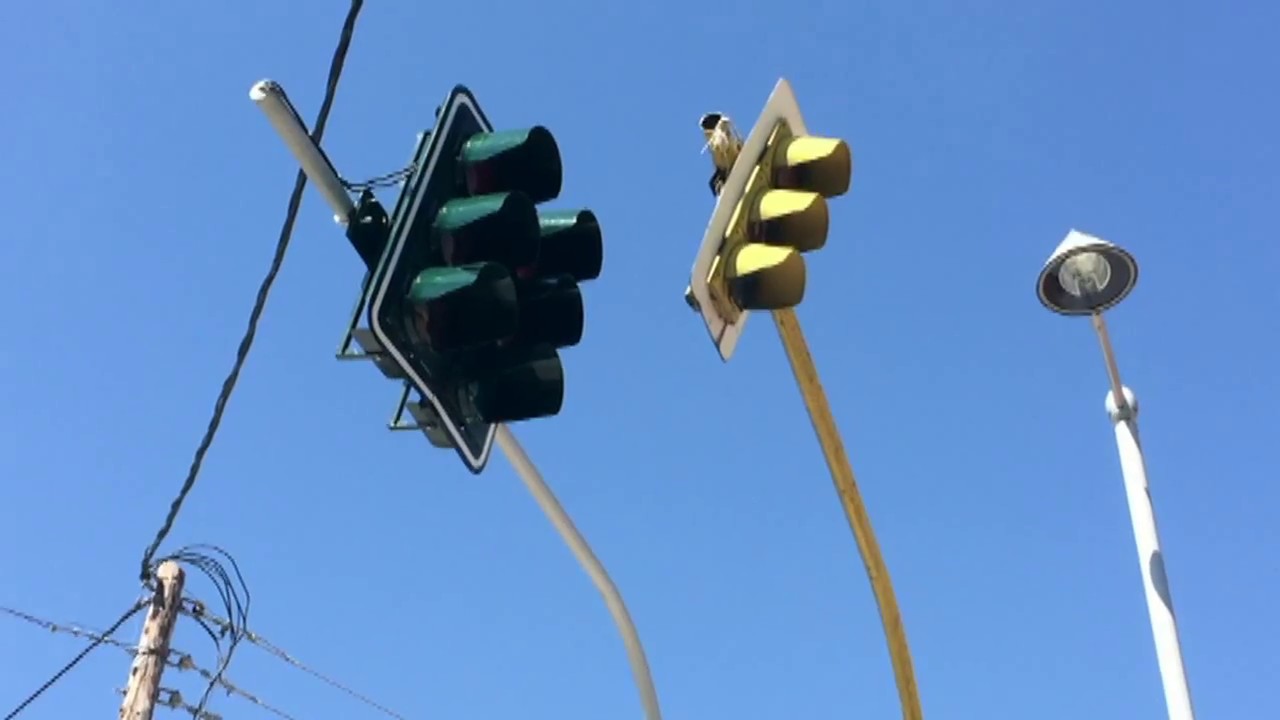 ΚΑΙΝΟΥΡΓΙΟΙ ΦΩΤΕΙΝΟΙ ΣΗΜΑΤΟΔΟΤΕΣ ΣΤΟΝ ΚΟΜΒΟ ΤΩΝ ΟΔΩΝ ΕΛΕΥΘΕΡΙΑΣ ΚΑΙ ...