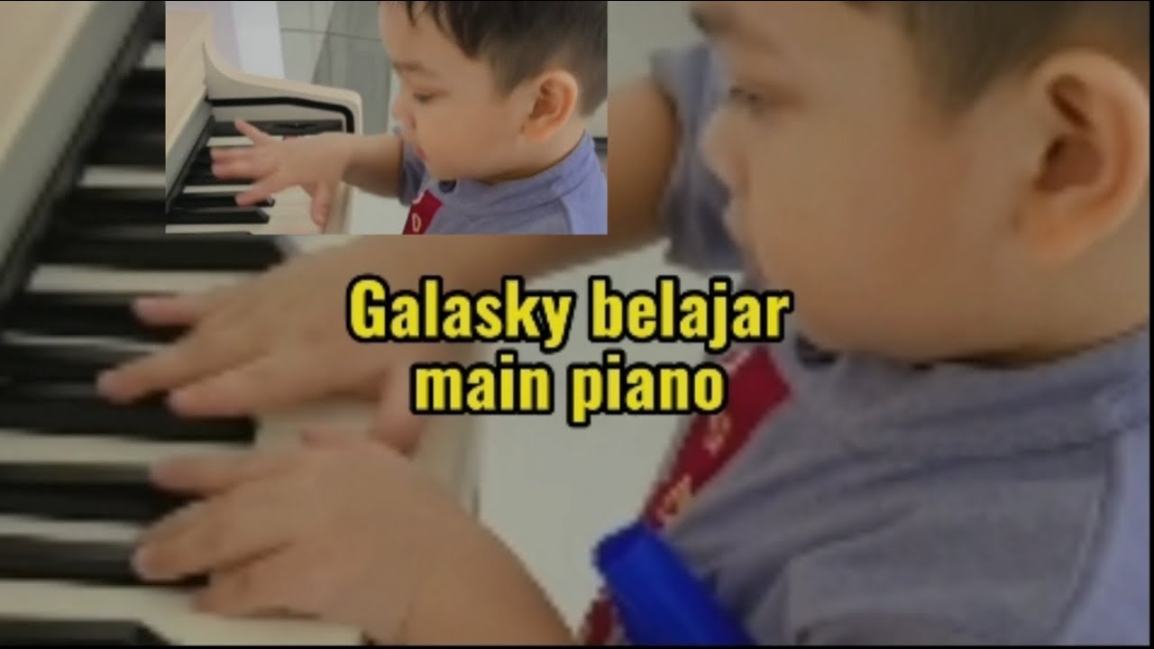 Galasky belajar main piano - YouTube