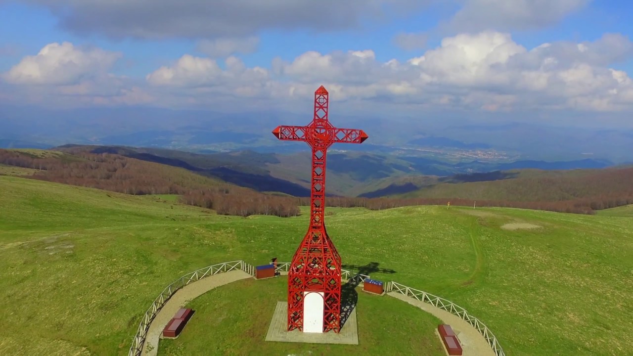 La croce del Pratomagno vista dal drone - YouTube