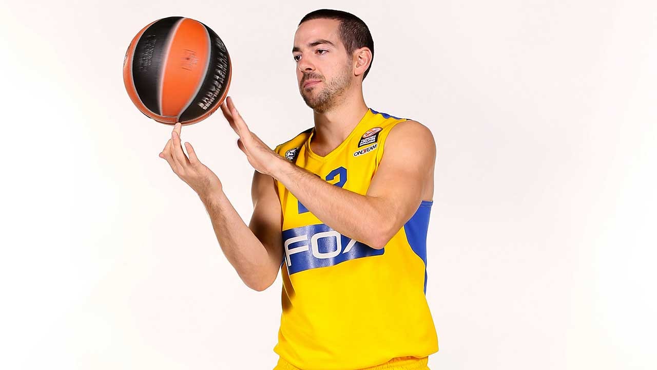 Focus on Taylor Rochestie, Maccabi FOX Tel Aviv - YouTube