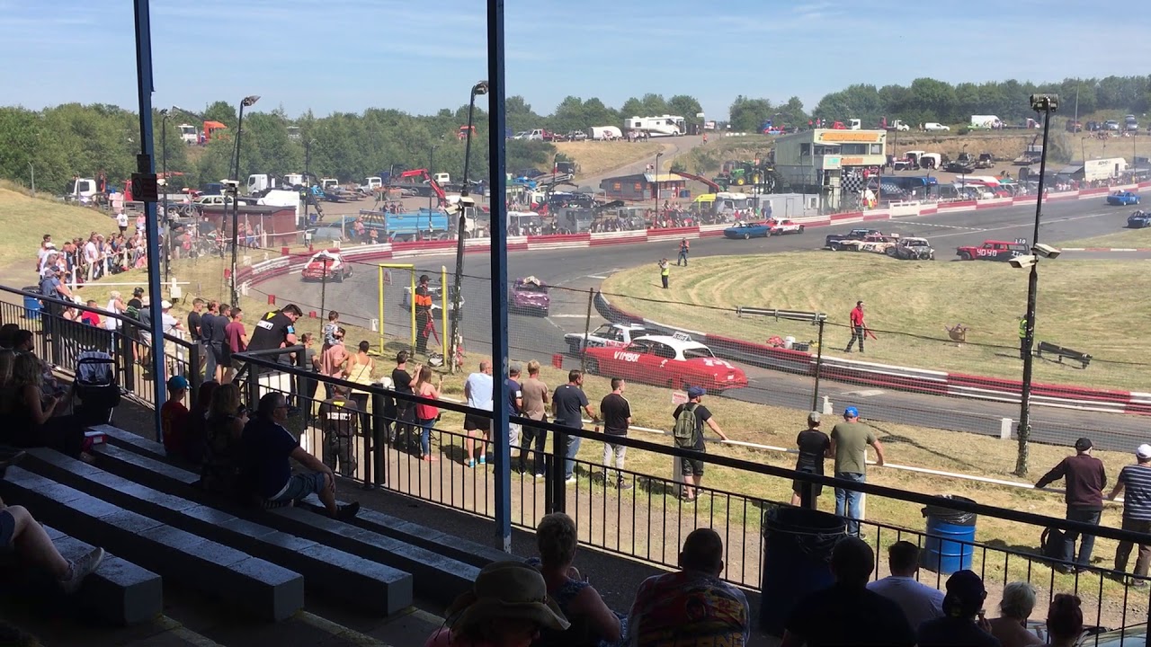 Hednesford Hills Raceway Veterans Pre 85 Heat One - YouTube