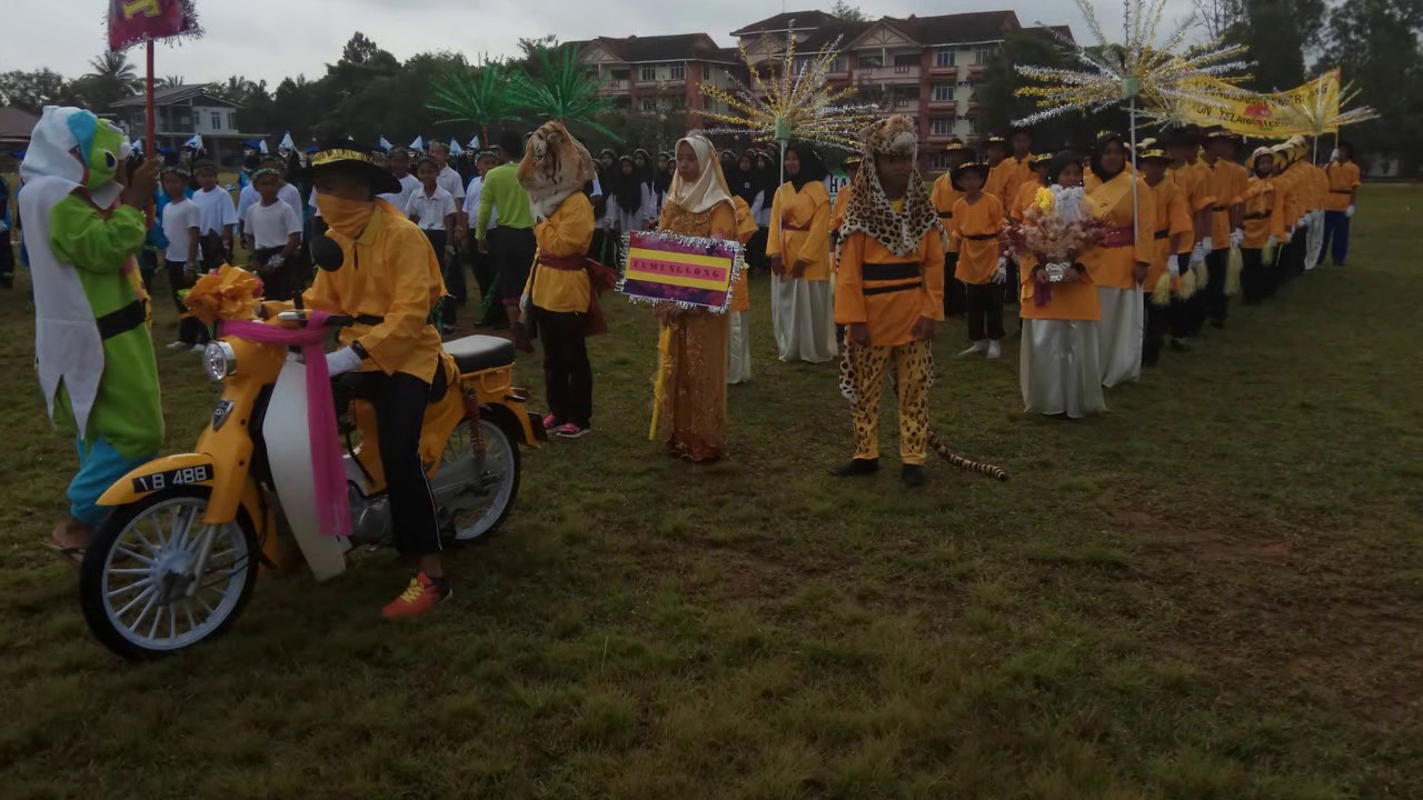 Kejohanan Olahraga SMKTT 2017 ** Perarakkan Masuk Rumah Sukan - YouTube