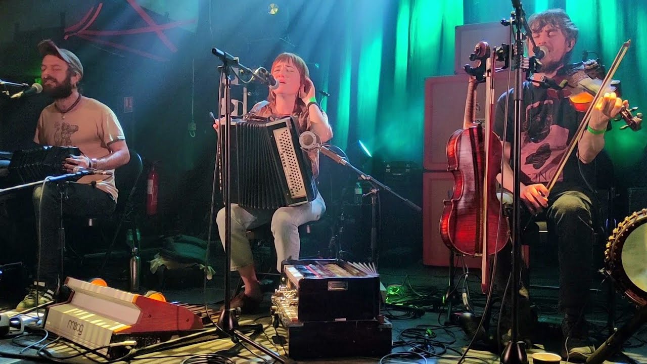 LANKUM - The Wild Rover - Live @ Paris / Petit Bain - YouTube