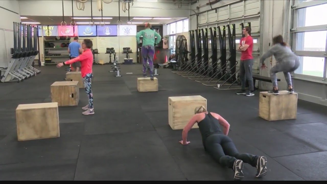 Crossfit 806 honors veterans with “21 Guns” workout - YouTube
