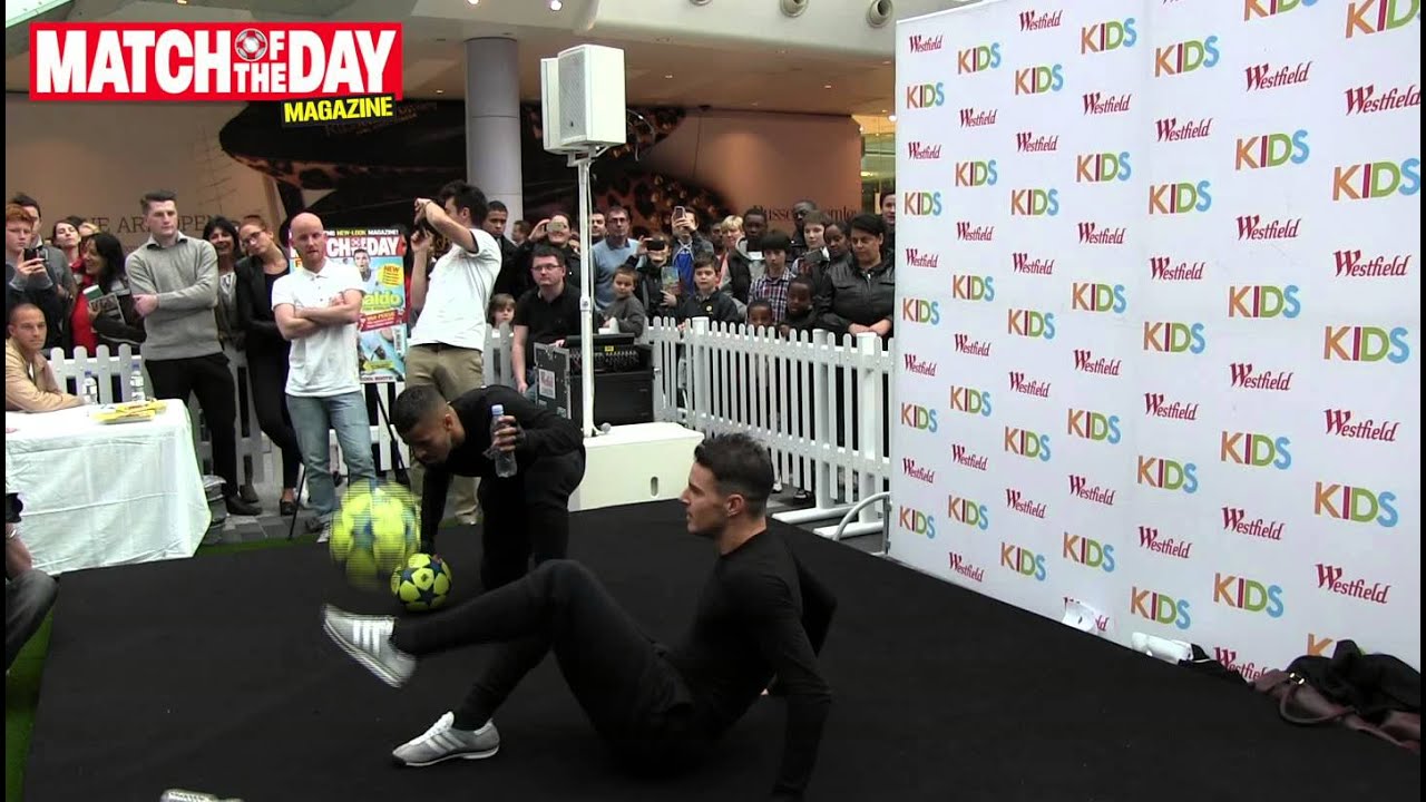 Freestyle footballers Billy Wingrove and Jeremy Lynch Medium Qual - YouTube