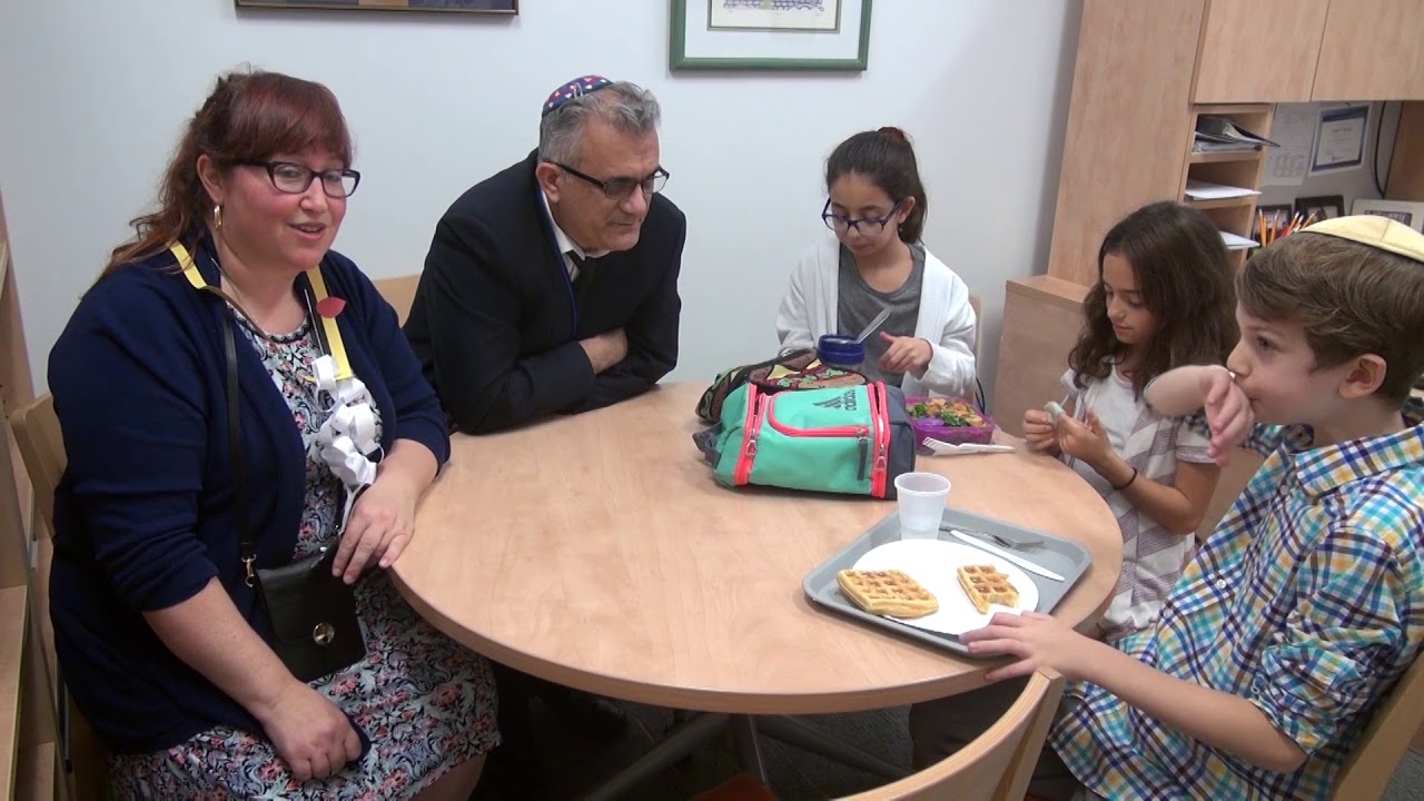 4th Graders win lunch with Moreh Moshe! - YouTube