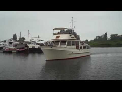 UNIVERSAL 36 TRAWLER 2 CABIN (107351-1) - YouTube