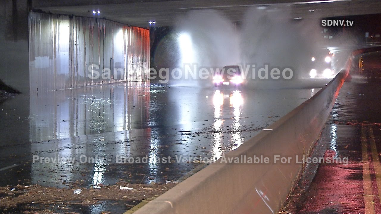 12-04 - MOTORISTS DRIVE THROUGH FLOOD WATERS - YouTube