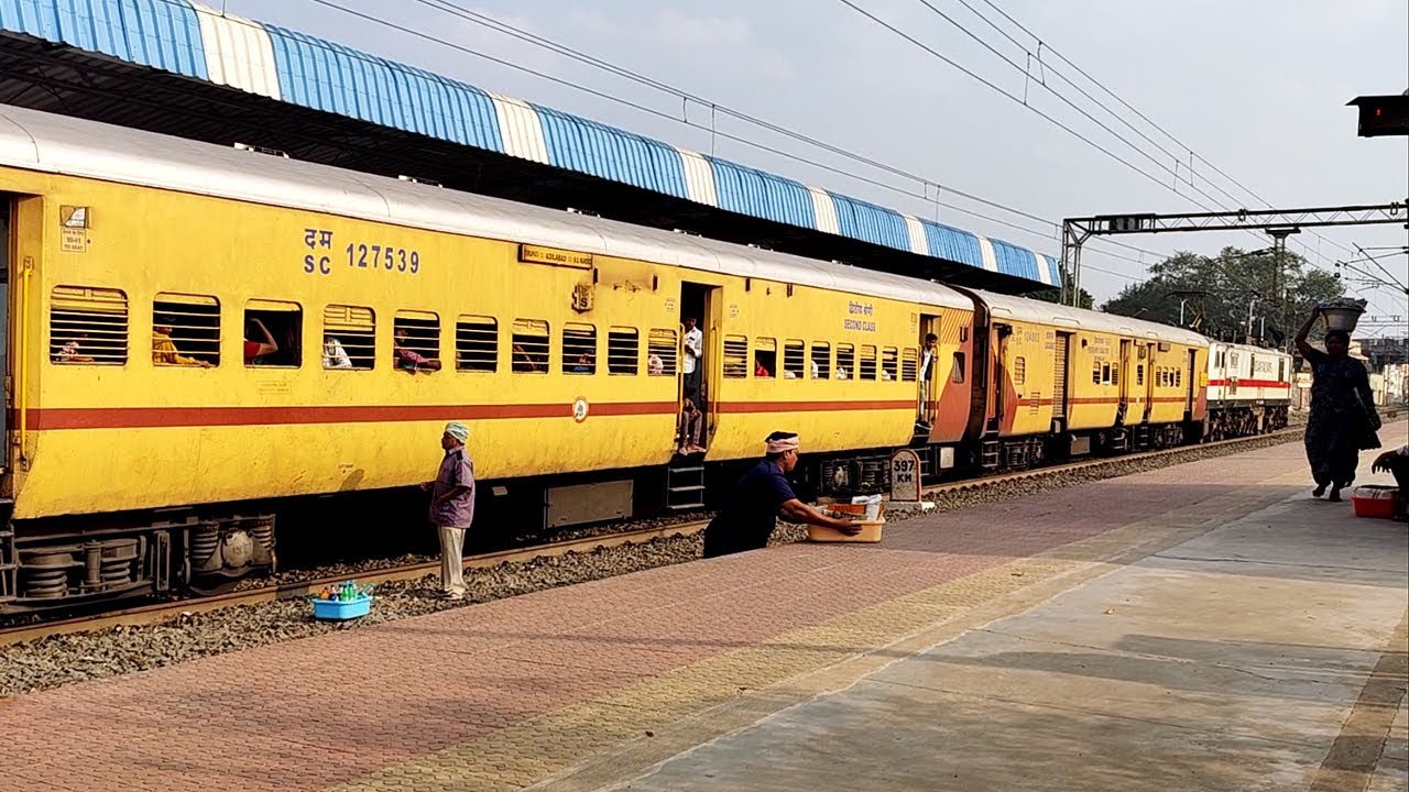 Krishna Express Crossing Navjeevan Express With Announcement | Indian ...