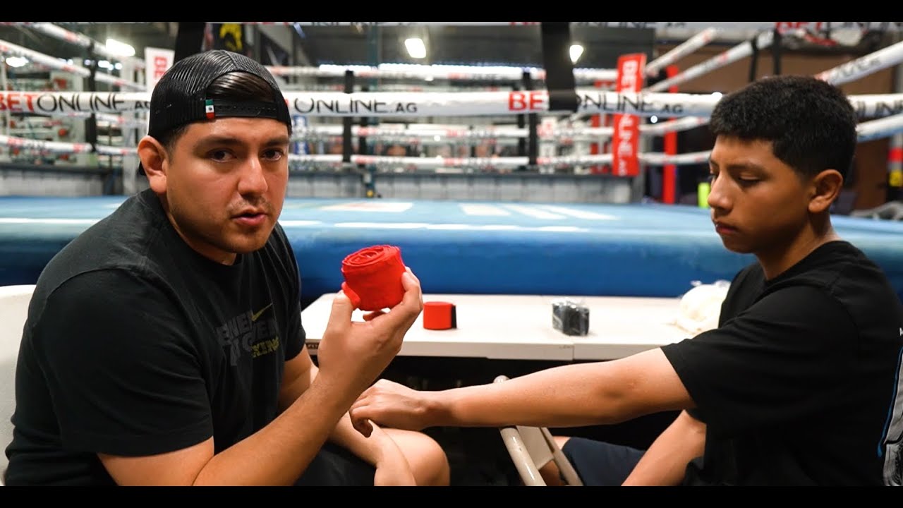 How To Properly Wrap Your Hands For Boxing - YouTube