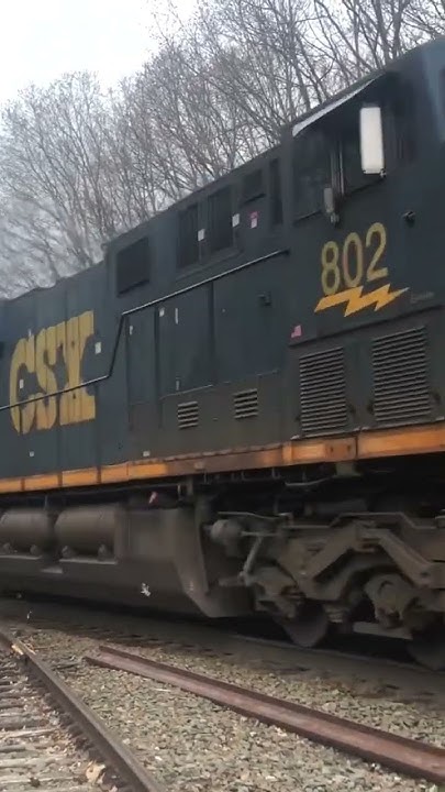 Odd horn on CSX 802 - YouTube