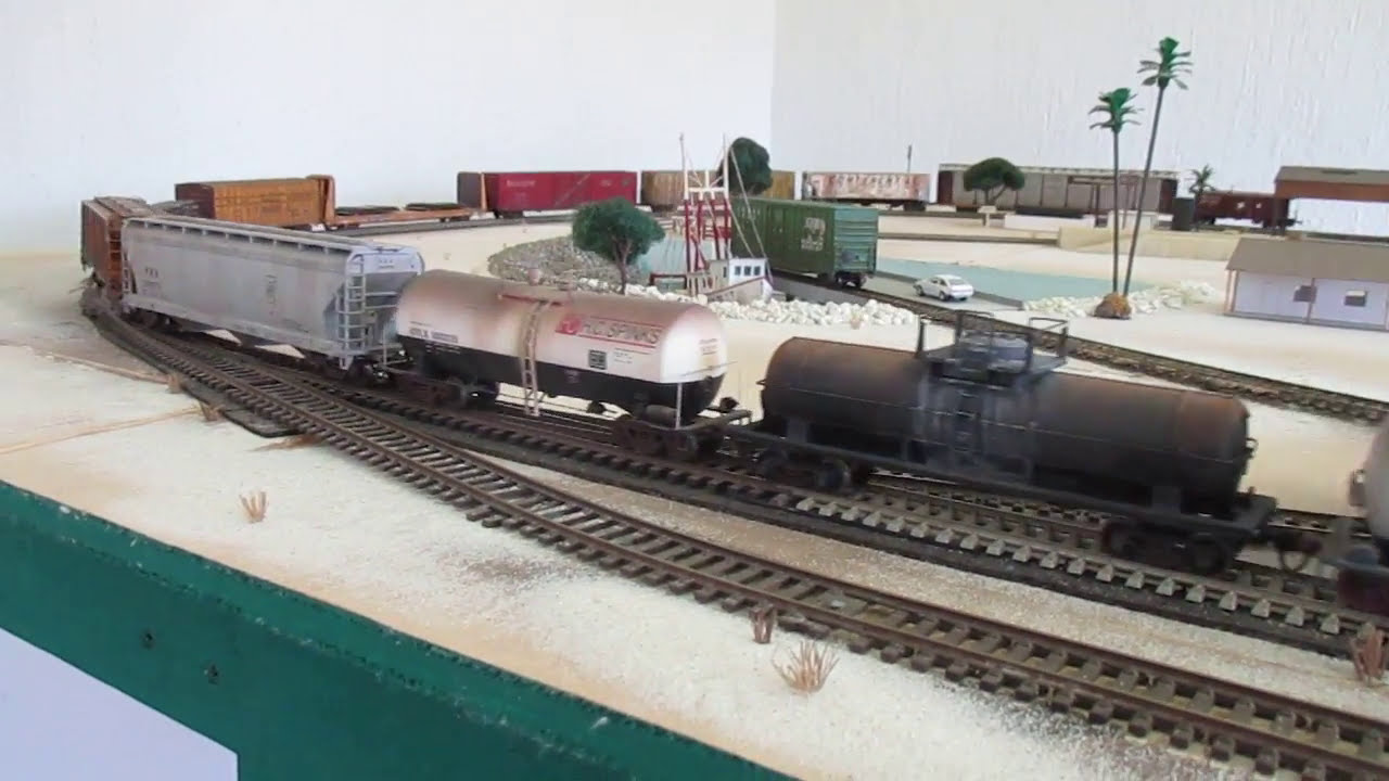 Southern Pacific HO train layout - YouTube