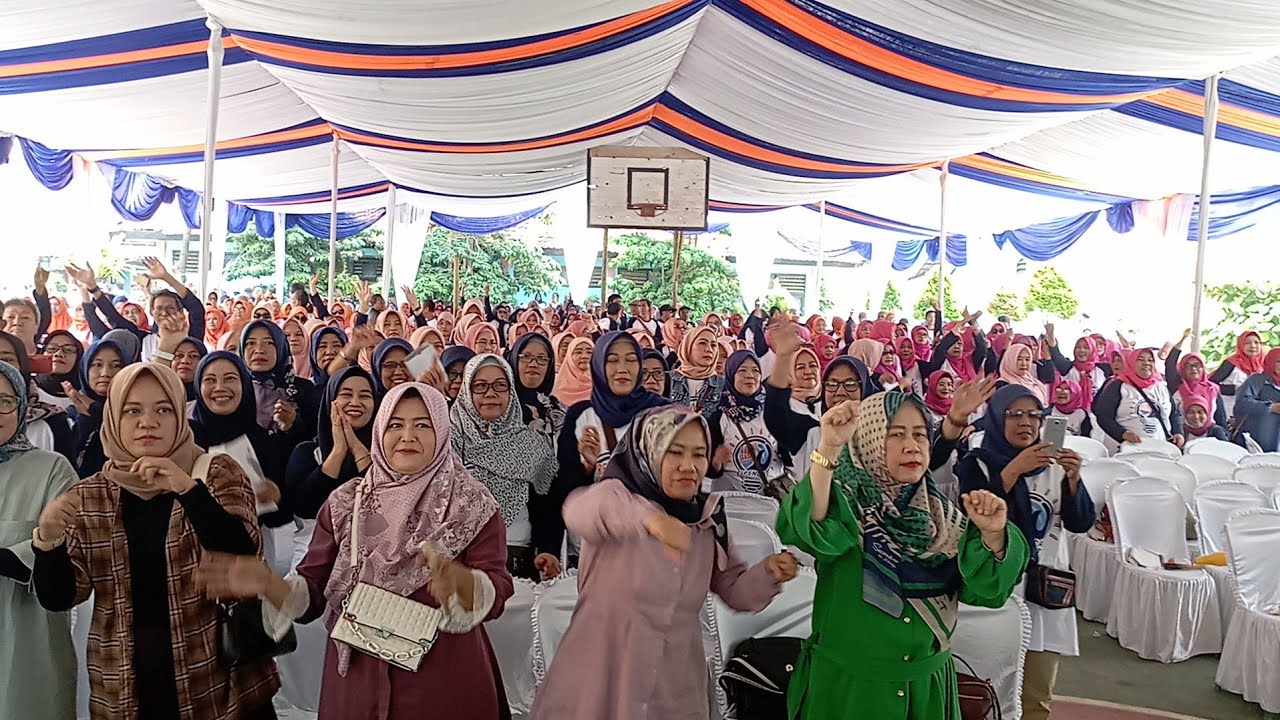 KEMERIAHAN REUNI AKBAR 42 ANGKATAN SMP N 2 / SPENDA PURWAKARTA - YouTube