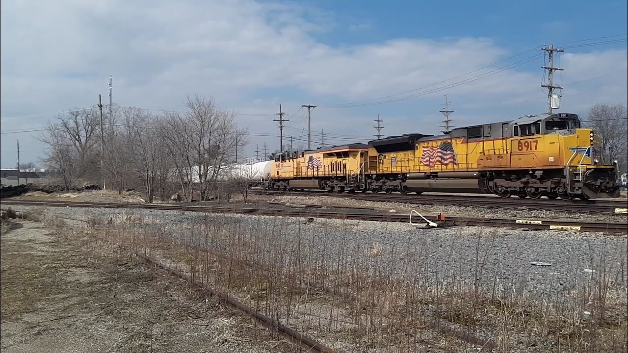 Union Pacific 8917, 8143 on CN - YouTube