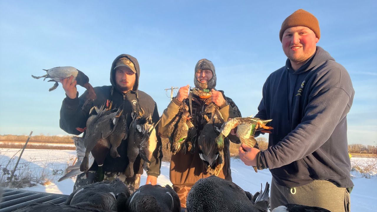 3 MAN LIMIT IN THE FREEZING COLD SNOW! CRAZY HUNT! MUST WATCH!! - YouTube